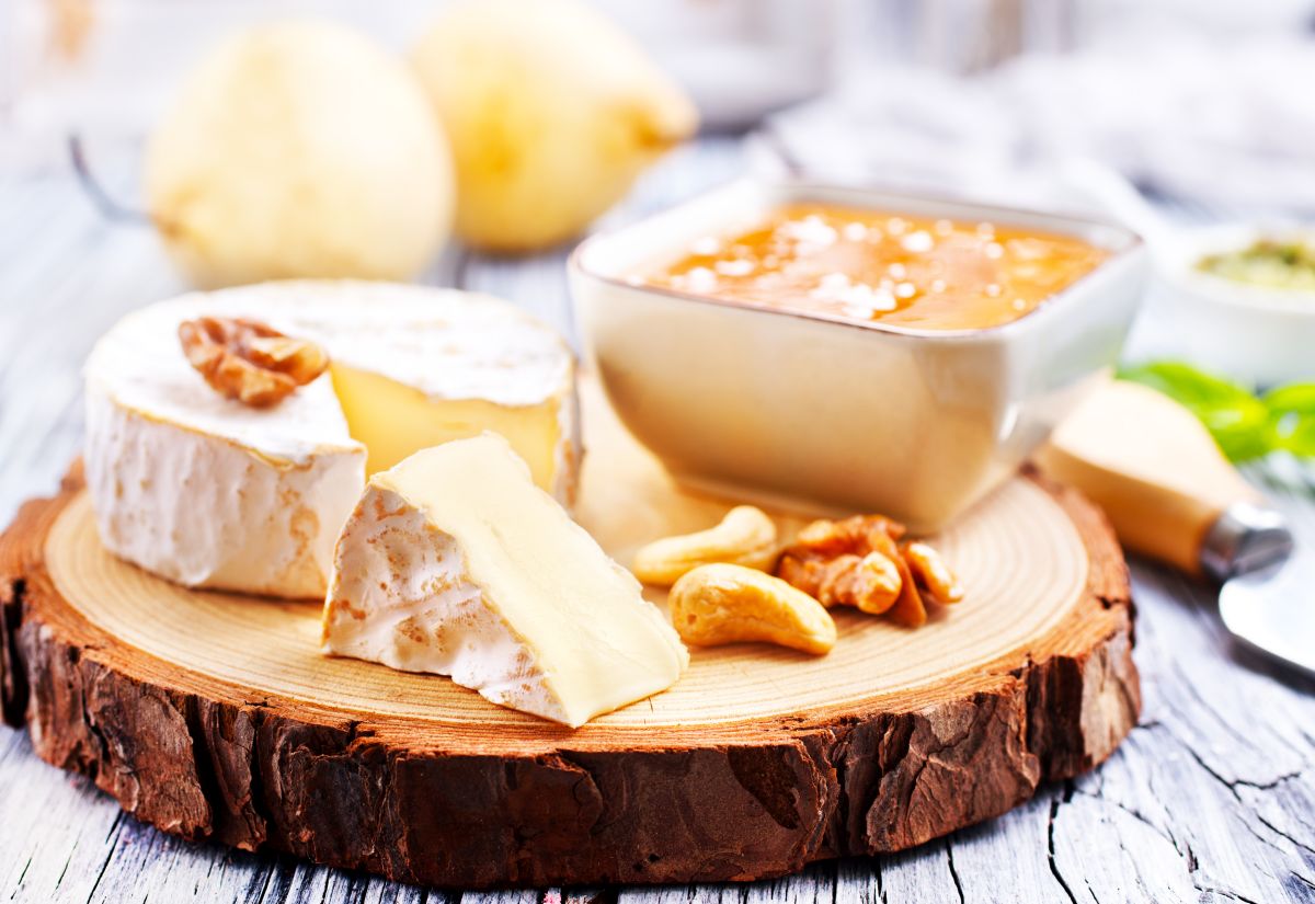 What Goes with Brie: 14 Yummy Ideas