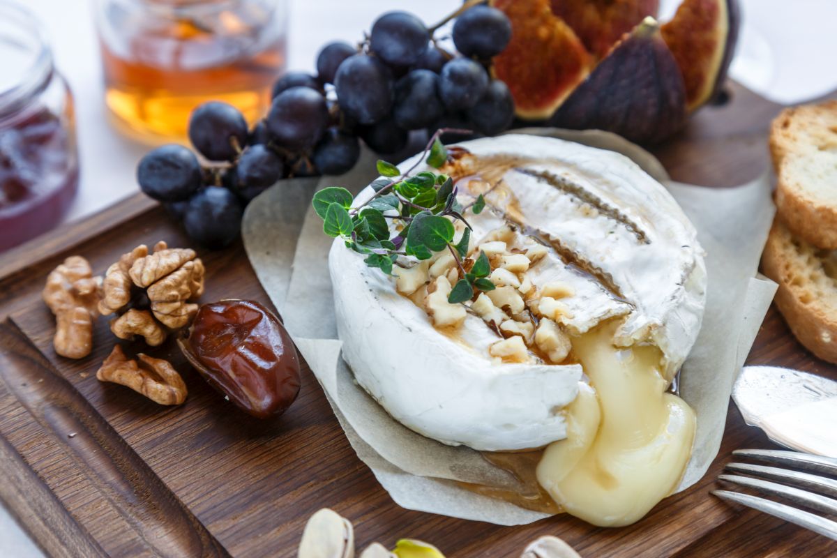 What Goes with Brie: 14 Yummy Ideas