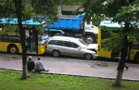 Funny Car Accident Photos (11 Pictures) - Everything Mixed